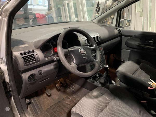 Pelēks SEAT Alhambra 2006 Viļņa, ar dzinēja tilpumu 0.00 L un nobraukumu 300 tūkst. km par 2000 €, foto 3 vietnē AUTOMOTO.COM.LV