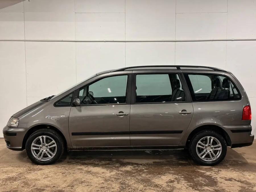 Grey SEAT Alhambra 2006 in Jurmala, with an engine capacity of 2.00 L and mileage of 230 thousand km for 3950 €, photo 5 on AUTOMOTO.COM.LV