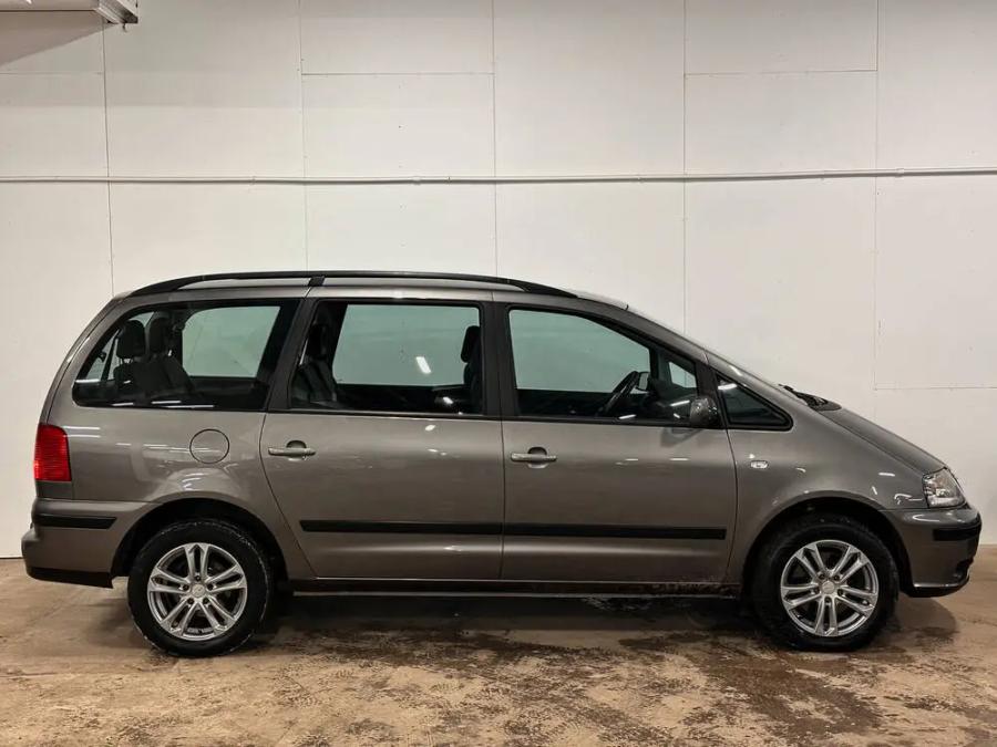 Grey SEAT Alhambra 2006 in Jurmala, with an engine capacity of 2.00 L and mileage of 230 thousand km for 3950 €, photo 8 on AUTOMOTO.COM.LV