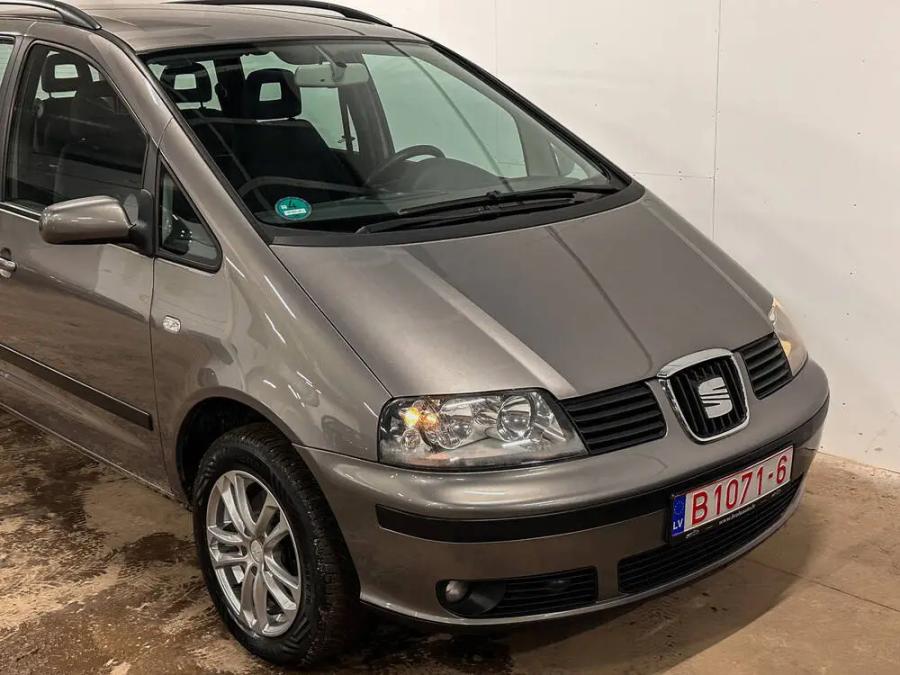 Grey SEAT Alhambra 2006 in Jurmala, with an engine capacity of 2.00 L and mileage of 230 thousand km for 3950 €, photo 9 on AUTOMOTO.COM.LV