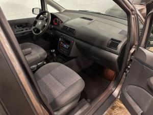 Grey SEAT Alhambra 2006 in Jurmala, with an engine capacity of 2.00 L and mileage of 230 thousand km for 3950 €, photo 18 on AUTOMOTO.COM.LV