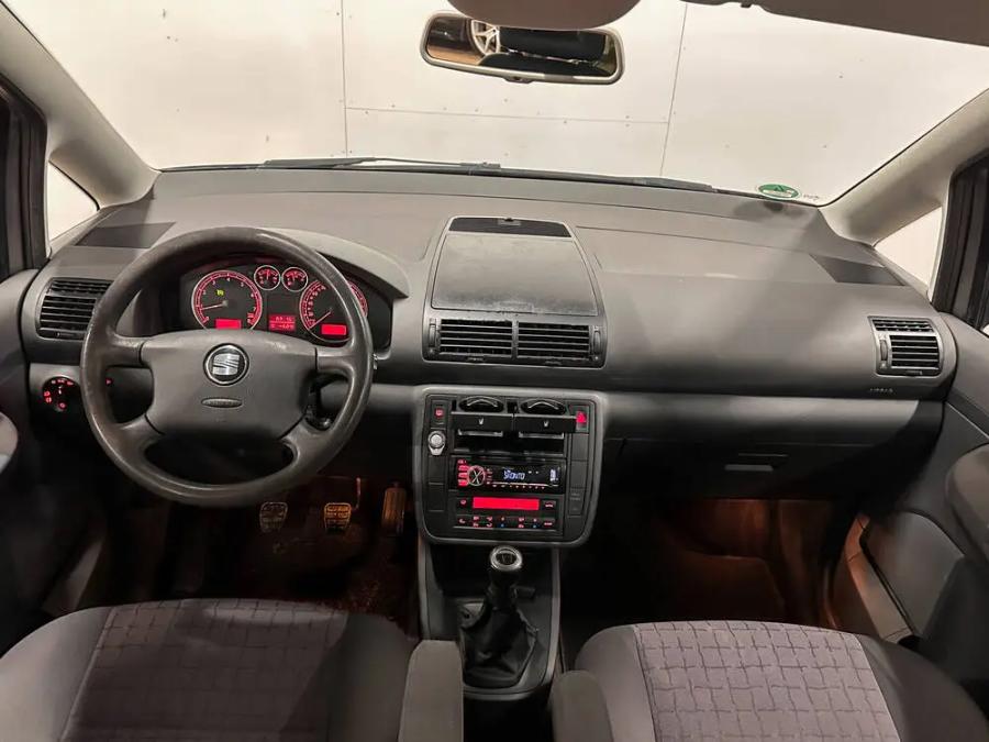 Grey SEAT Alhambra 2006 in Jurmala, with an engine capacity of 2.00 L and mileage of 230 thousand km for 3950 €, photo 28 on AUTOMOTO.COM.LV
