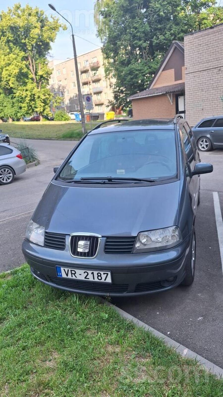 Pelēks SEAT Alhambra 2006 Daugavpils, ar dzinēja tilpumu 2.00 L un nobraukumu 340 tūkst. km par 2200 €, foto 1 vietnē AUTOMOTO.COM.LV