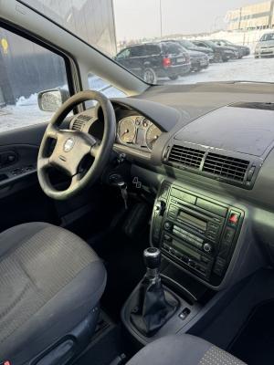 Pelēks SEAT Alhambra 2007 Viļņa, ar dzinēja tilpumu 1.90 L un nobraukumu 325 tūkst. km par 2499 €, foto 18 vietnē AUTOMOTO.COM.LV