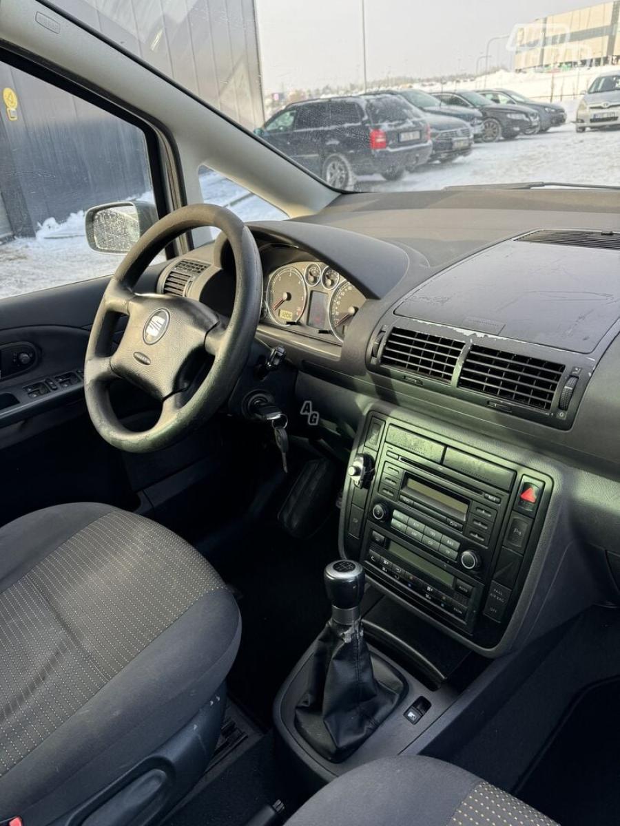 Pelēks SEAT Alhambra 2007 Viļņa, ar dzinēja tilpumu 1.90 L un nobraukumu 325 tūkst. km par 2499 €, foto 18 vietnē AUTOMOTO.COM.LV