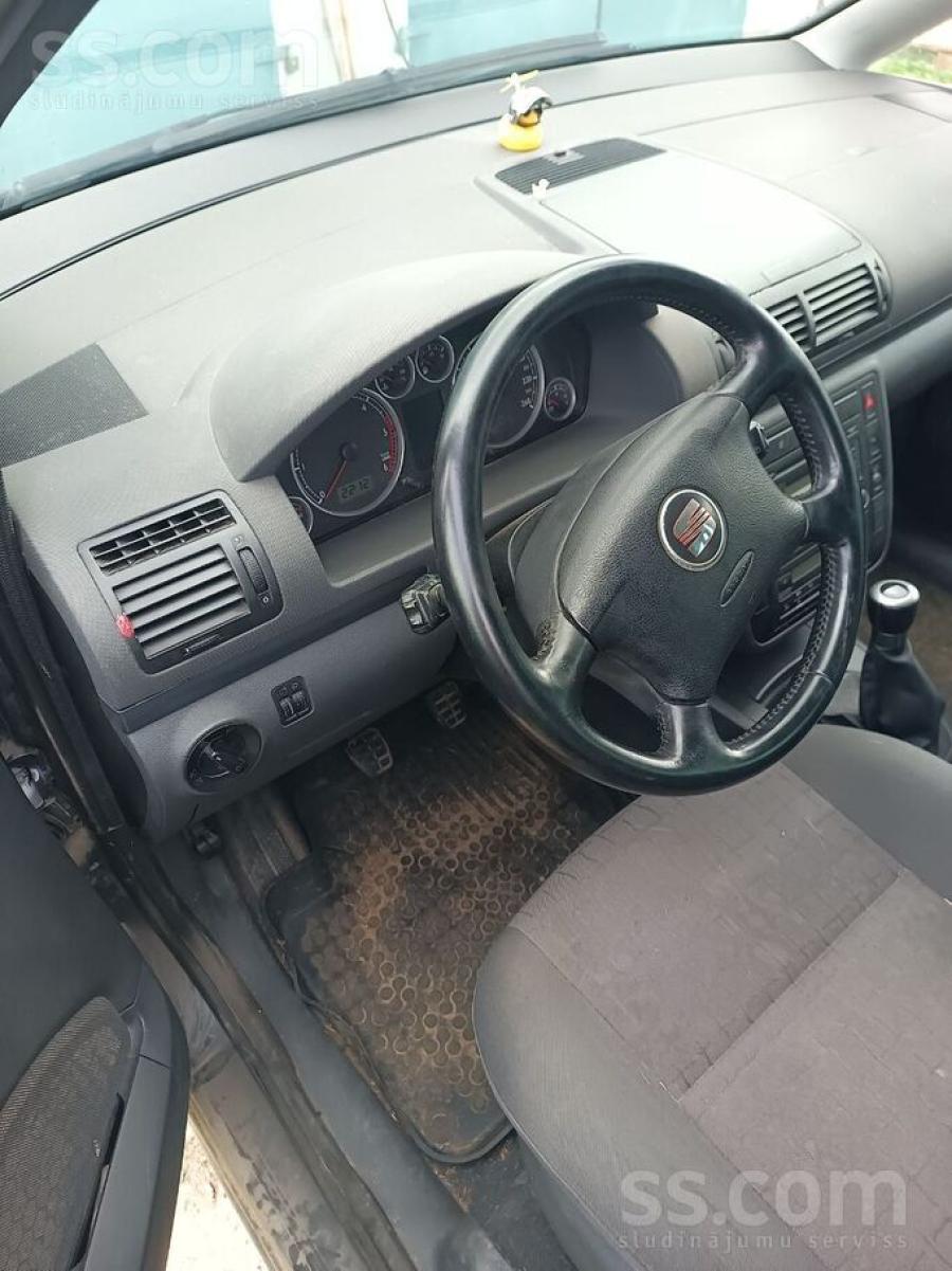 Grey SEAT Alhambra 2007 in Daugavpils, with an engine capacity of 2.00 L and mileage of 303 thousand km for 1900 €, photo 4 on AUTOMOTO.COM.LV