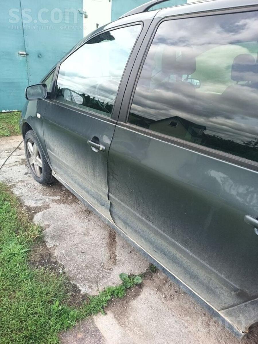 Grey SEAT Alhambra 2007 in Daugavpils, with an engine capacity of 2.00 L and mileage of 303 thousand km for 1900 €, photo 5 on AUTOMOTO.COM.LV