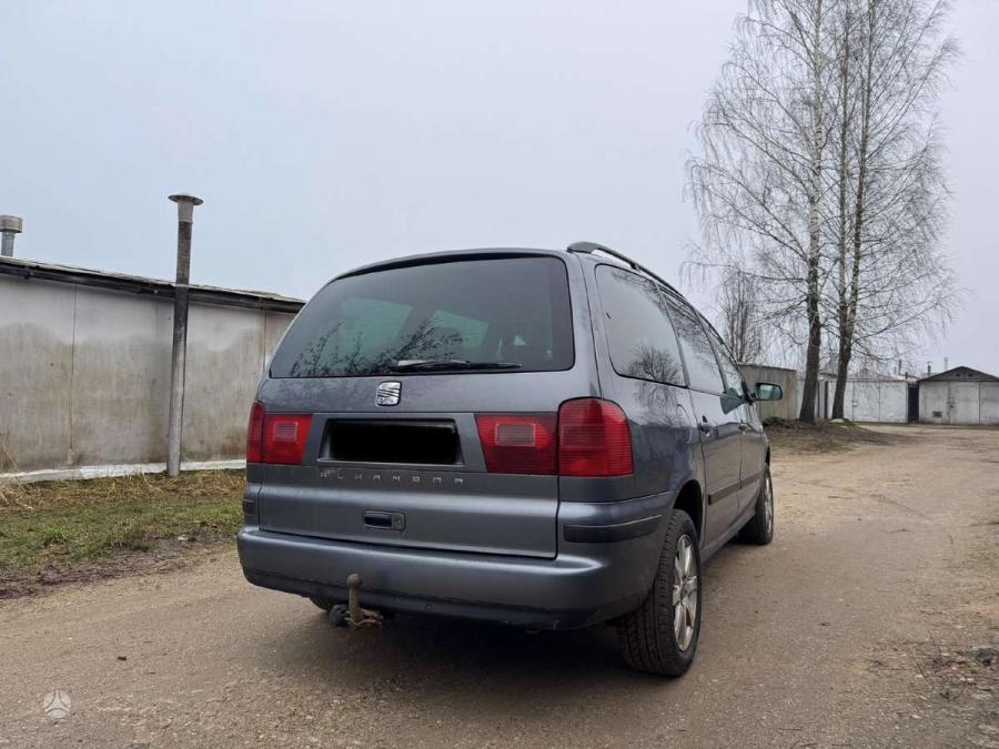 Grey SEAT Alhambra 2008 in Panevezys, with an engine capacity of 1.97 L and mileage of 359 thousand km for 1199 €, photo 3 on AUTOMOTO.COM.LV