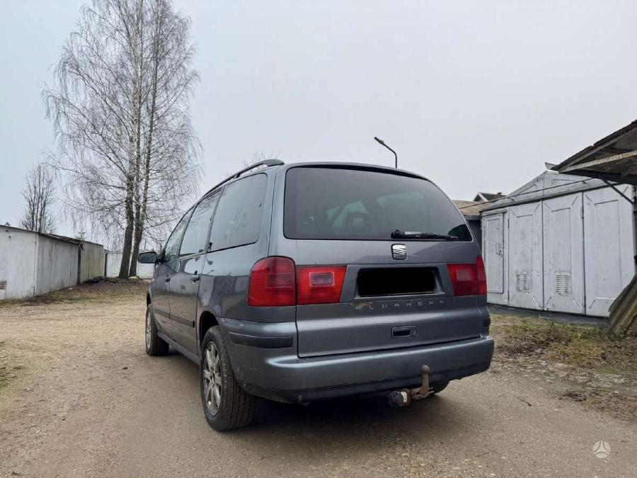Grey SEAT Alhambra 2008 in Panevezys, with an engine capacity of 1.97 L and mileage of 359 thousand km for 1199 €, photo 4 on AUTOMOTO.COM.LV