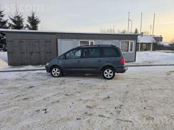 Pelēks SEAT Alhambra 2008 Ludza, ar dzinēja tilpumu 2.00 L un nobraukumu 290 tūkst. km par 3400 €, foto 1 vietnē AUTOMOTO.COM.LV