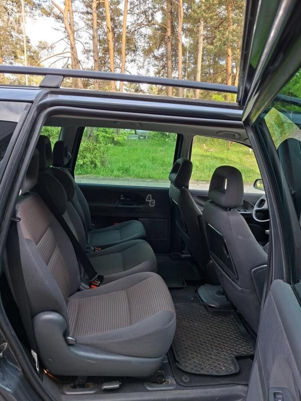 Grey SEAT Alhambra 2008 in Vilnius, with an engine capacity of 2.00 L and mileage of 281 thousand km for 3650 €, photo 8 on AUTOMOTO.COM.LV