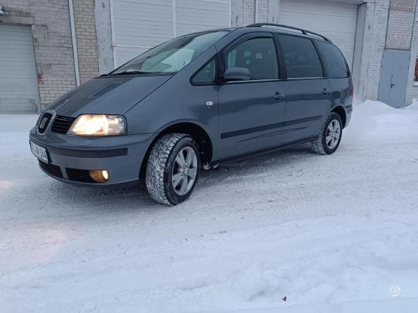 Pelēks SEAT Alhambra 2009 Kelmė, ar dzinēja tilpumu 1.97 L un nobraukumu 289 tūkst. km par 4450 €, foto 1 vietnē AUTOMOTO.COM.LV