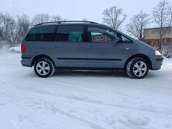 Pelēks SEAT Alhambra 2009 Kelmė, ar dzinēja tilpumu 1.97 L un nobraukumu 289 tūkst. km par 4450 €, foto 3 vietnē AUTOMOTO.COM.LV