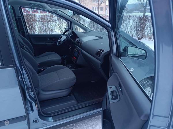 Pelēks SEAT Alhambra 2009 Kelmė, ar dzinēja tilpumu 1.97 L un nobraukumu 289 tūkst. km par 4450 €, foto 10 vietnē AUTOMOTO.COM.LV