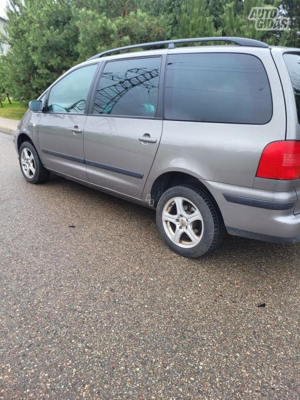 Grey SEAT Alhambra 2009 in Vilnius, with an engine capacity of 2.00 L and mileage of 282 thousand km for 3499 €, photo 6 on AUTOMOTO.COM.LV