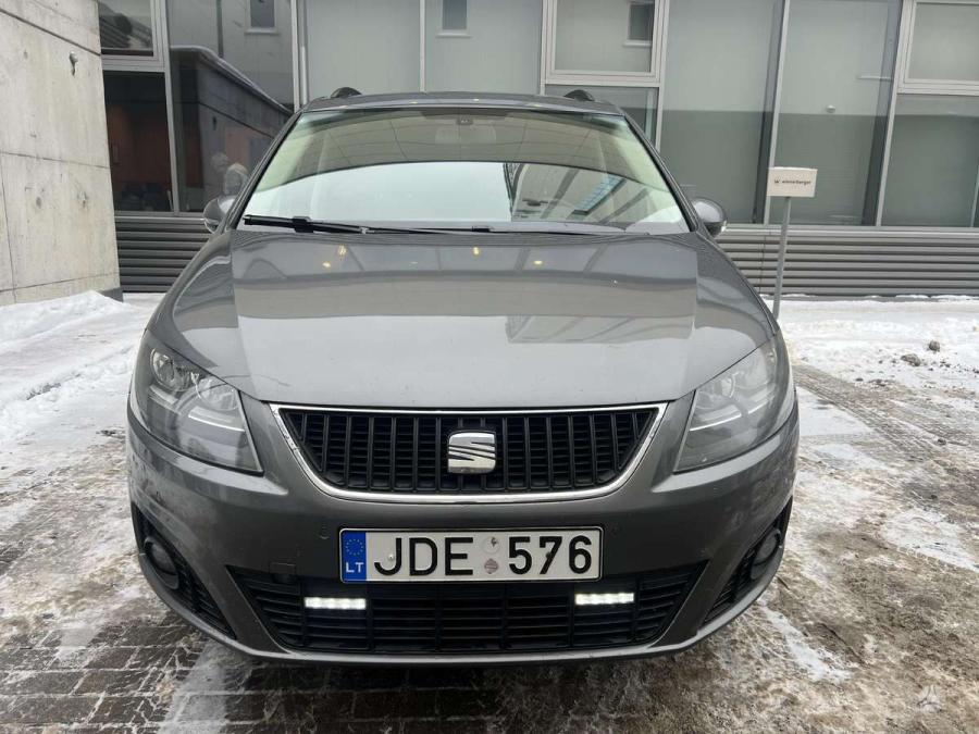 Grey SEAT Alhambra 2010 in Vilnius, with an engine capacity of 1.97 L and mileage of 339 thousand km for 4750 €, photo 3 on AUTOMOTO.COM.LV