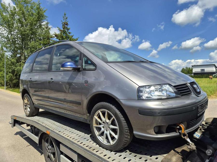 Pelēks SEAT Alhambra 2010 Marijampole, ar dzinēja tilpumu 1.97 L un nobraukumu 290 tūkst. km par 1650 €, foto 1 vietnē AUTOMOTO.COM.LV