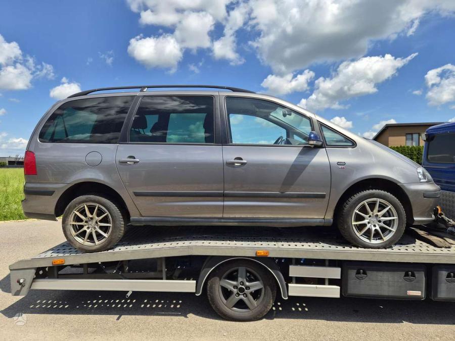 Pelēks SEAT Alhambra 2010 Marijampole, ar dzinēja tilpumu 1.97 L un nobraukumu 290 tūkst. km par 1650 €, foto 3 vietnē AUTOMOTO.COM.LV