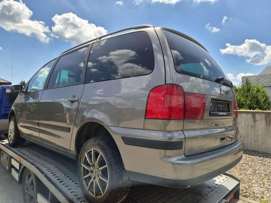 Pelēks SEAT Alhambra 2010 Marijampole, ar dzinēja tilpumu 1.97 L un nobraukumu 290 tūkst. km par 1650 €, foto 6 vietnē AUTOMOTO.COM.LV
