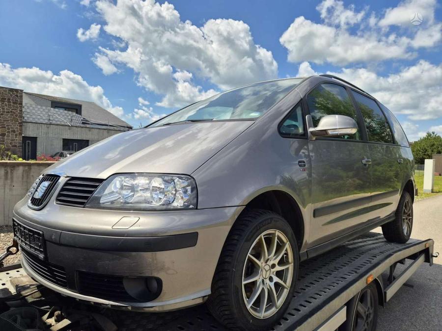 Pelēks SEAT Alhambra 2010 Marijampole, ar dzinēja tilpumu 1.97 L un nobraukumu 290 tūkst. km par 1650 €, foto 8 vietnē AUTOMOTO.COM.LV