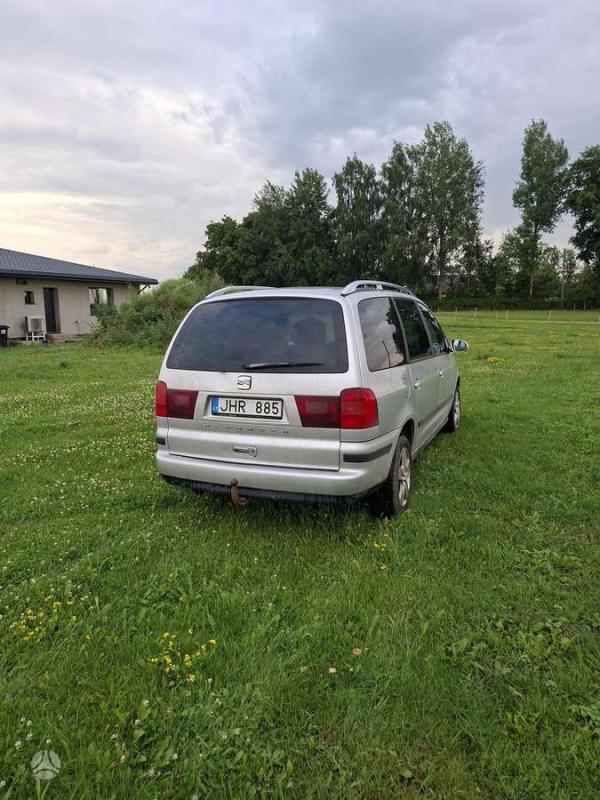 Pelēks SEAT Alhambra 2010 Alīta, ar dzinēja tilpumu 1.97 L un nobraukumu 394 tūkst. km par 2500 €, foto 4 vietnē AUTOMOTO.COM.LV