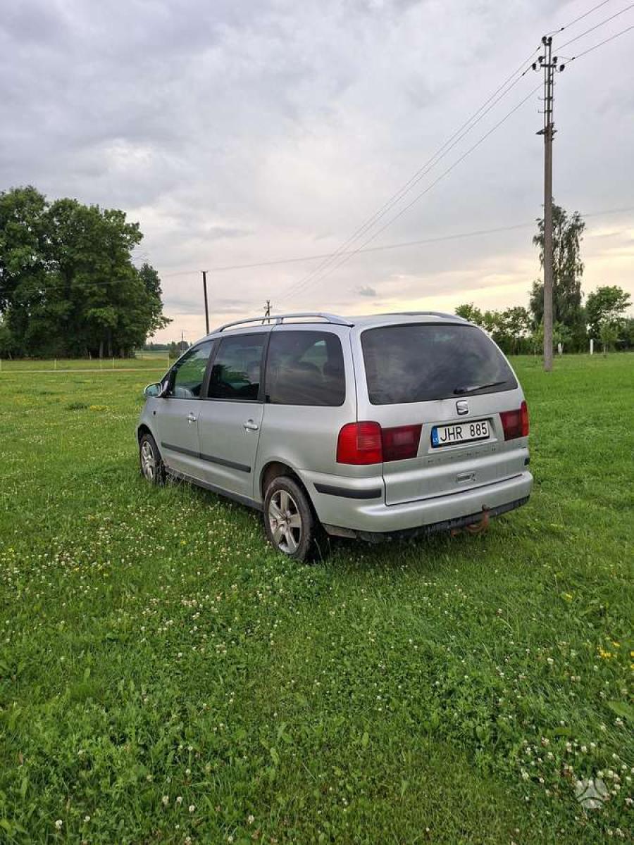 Grey SEAT Alhambra 2010 in Alytus, with an engine capacity of 1.97 L and mileage of 394 thousand km for 2500 €, photo 6 on AUTOMOTO.COM.LV