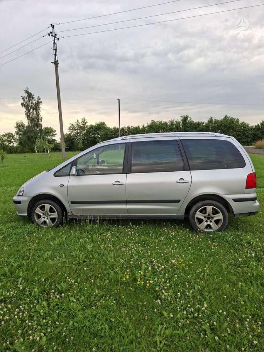 Grey SEAT Alhambra 2010 in Alytus, with an engine capacity of 1.97 L and mileage of 394 thousand km for 2500 €, photo 7 on AUTOMOTO.COM.LV