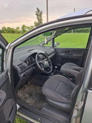 Grey SEAT Alhambra 2010 in Alytus, with an engine capacity of 1.97 L and mileage of 394 thousand km for 2500 €, photo 10 on AUTOMOTO.COM.LV