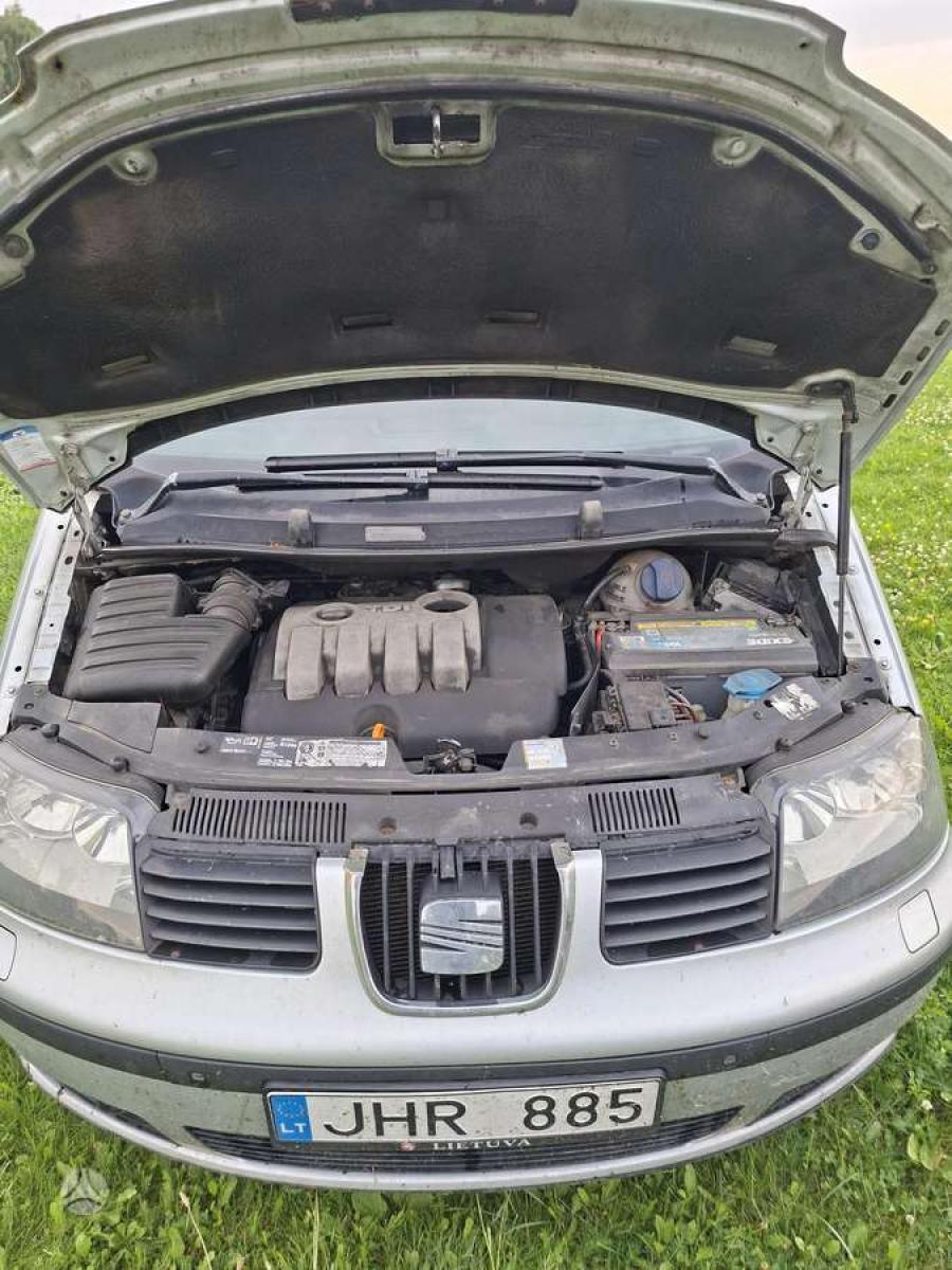 Grey SEAT Alhambra 2010 in Alytus, with an engine capacity of 1.97 L and mileage of 394 thousand km for 2500 €, photo 13 on AUTOMOTO.COM.LV