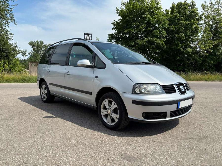 Grey SEAT Alhambra 2010 in Kaunas, with an engine capacity of 1.90 L and mileage of 360 thousand km for 3400 €, photo 1 on AUTOMOTO.COM.LV