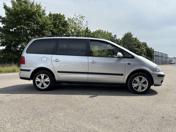 Grey SEAT Alhambra 2010 in Kaunas, with an engine capacity of 1.90 L and mileage of 360 thousand km for 3400 €, photo 2 on AUTOMOTO.COM.LV