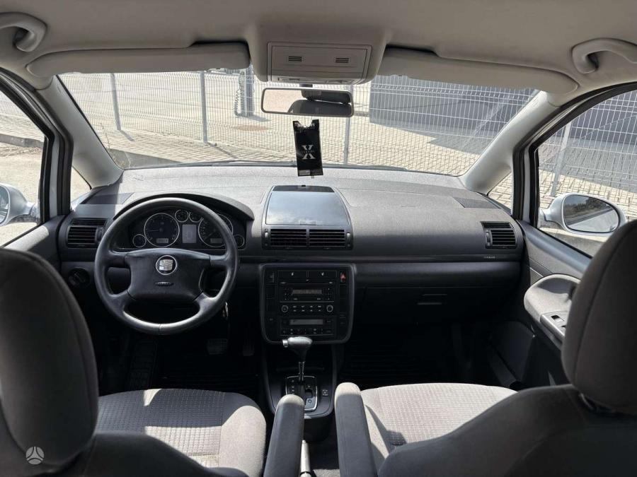 Grey SEAT Alhambra 2010 in Kaunas, with an engine capacity of 1.90 L and mileage of 360 thousand km for 3400 €, photo 8 on AUTOMOTO.COM.LV