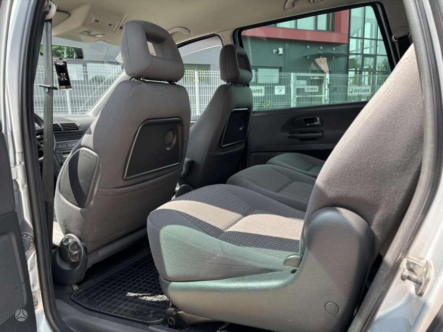Grey SEAT Alhambra 2010 in Kaunas, with an engine capacity of 1.90 L and mileage of 360 thousand km for 3400 €, photo 9 on AUTOMOTO.COM.LV
