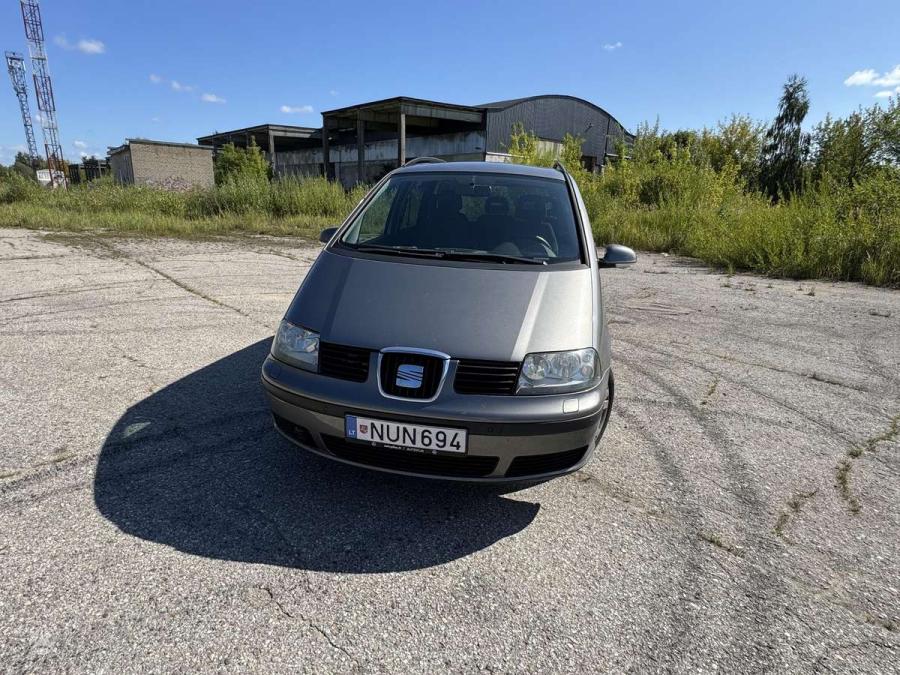 Pelēks SEAT Alhambra 2010 Panevēža, ar dzinēja tilpumu 1.90 L un nobraukumu 287 tūkst. km par 4100 €, foto 4 vietnē AUTOMOTO.COM.LV