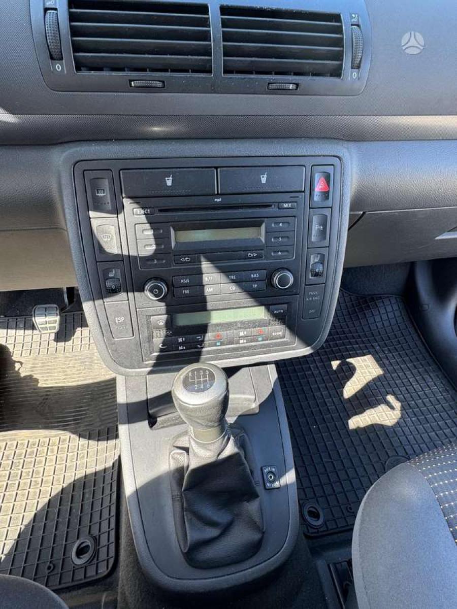 Pelēks SEAT Alhambra 2010 Panevēža, ar dzinēja tilpumu 1.90 L un nobraukumu 287 tūkst. km par 4100 €, foto 14 vietnē AUTOMOTO.COM.LV