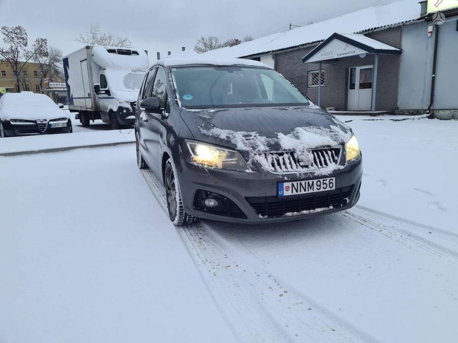 Grey SEAT Alhambra 2011 in Vilnius, with an engine capacity of 1.97 L and mileage of 264 thousand km for 6850 €, photo 2 on AUTOMOTO.COM.LV