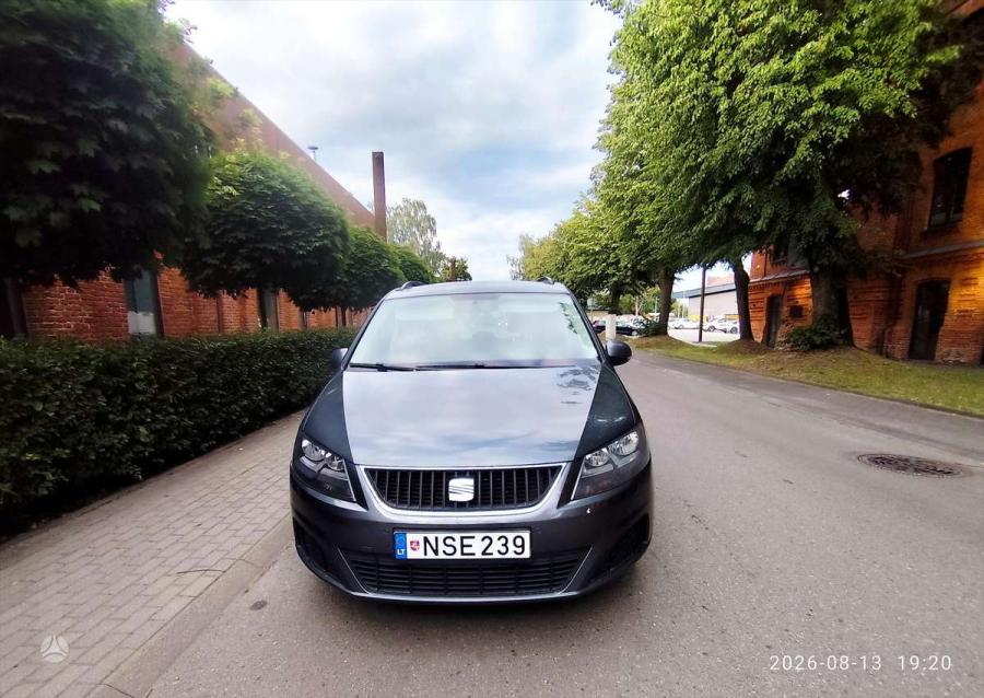 Grey SEAT Alhambra 2011 in Kaunas, with an engine capacity of 1.97 L and mileage of 311 thousand km for 6400 €, photo 1 on AUTOMOTO.COM.LV