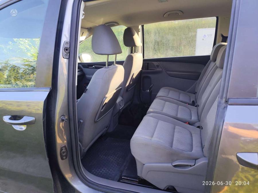Grey SEAT Alhambra 2011 in Kaunas, with an engine capacity of 1.97 L and mileage of 311 thousand km for 6400 €, photo 14 on AUTOMOTO.COM.LV