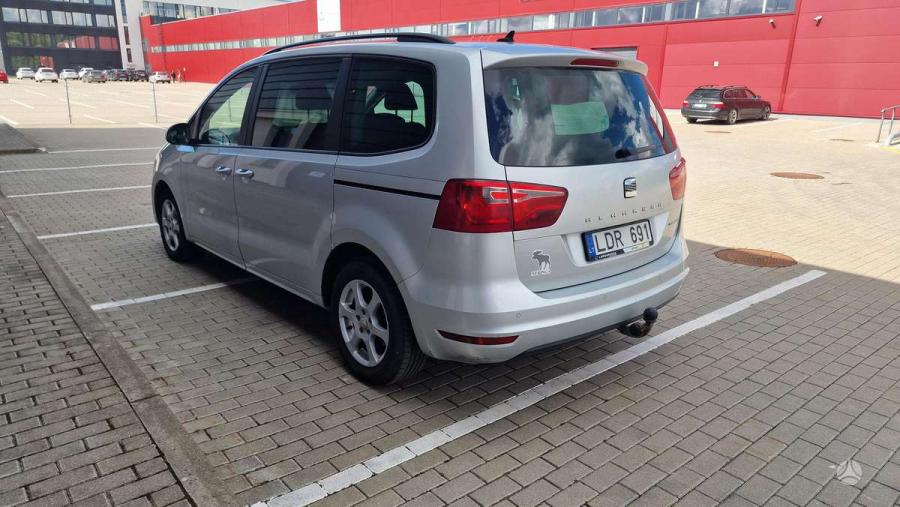 Pelēks SEAT Alhambra 2011 Kauņa, ar dzinēja tilpumu 1.97 L un nobraukumu 406 tūkst. km par 3750 €, foto 3 vietnē AUTOMOTO.COM.LV