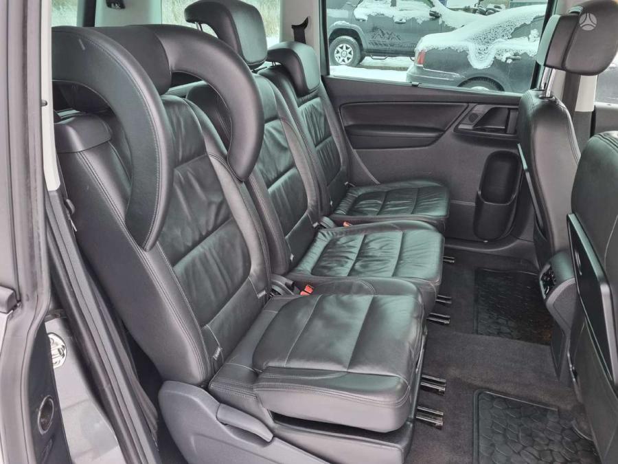 Grey SEAT Alhambra 2012 in Siauliai, with an engine capacity of 1.97 L and mileage of 220 thousand km for 8850 €, photo 14 on AUTOMOTO.COM.LV