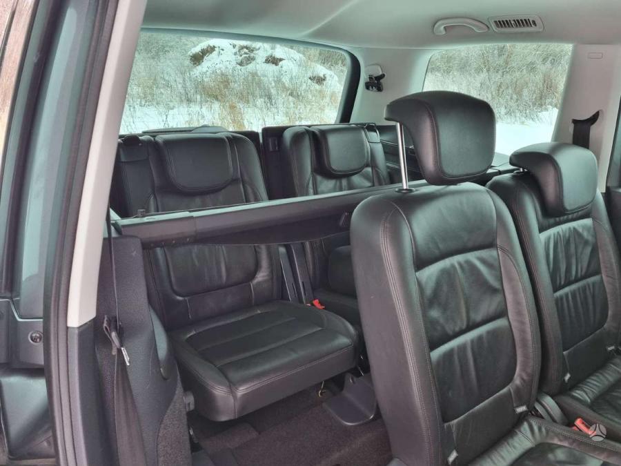 Grey SEAT Alhambra 2012 in Siauliai, with an engine capacity of 1.97 L and mileage of 220 thousand km for 8850 €, photo 16 on AUTOMOTO.COM.LV