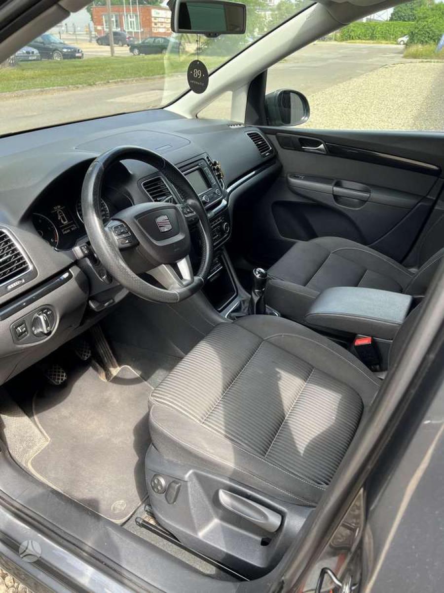 Grey SEAT Alhambra 2012 in Kaunas, with an engine capacity of 1.97 L and mileage of 318 thousand km for 7200 €, photo 12 on AUTOMOTO.COM.LV