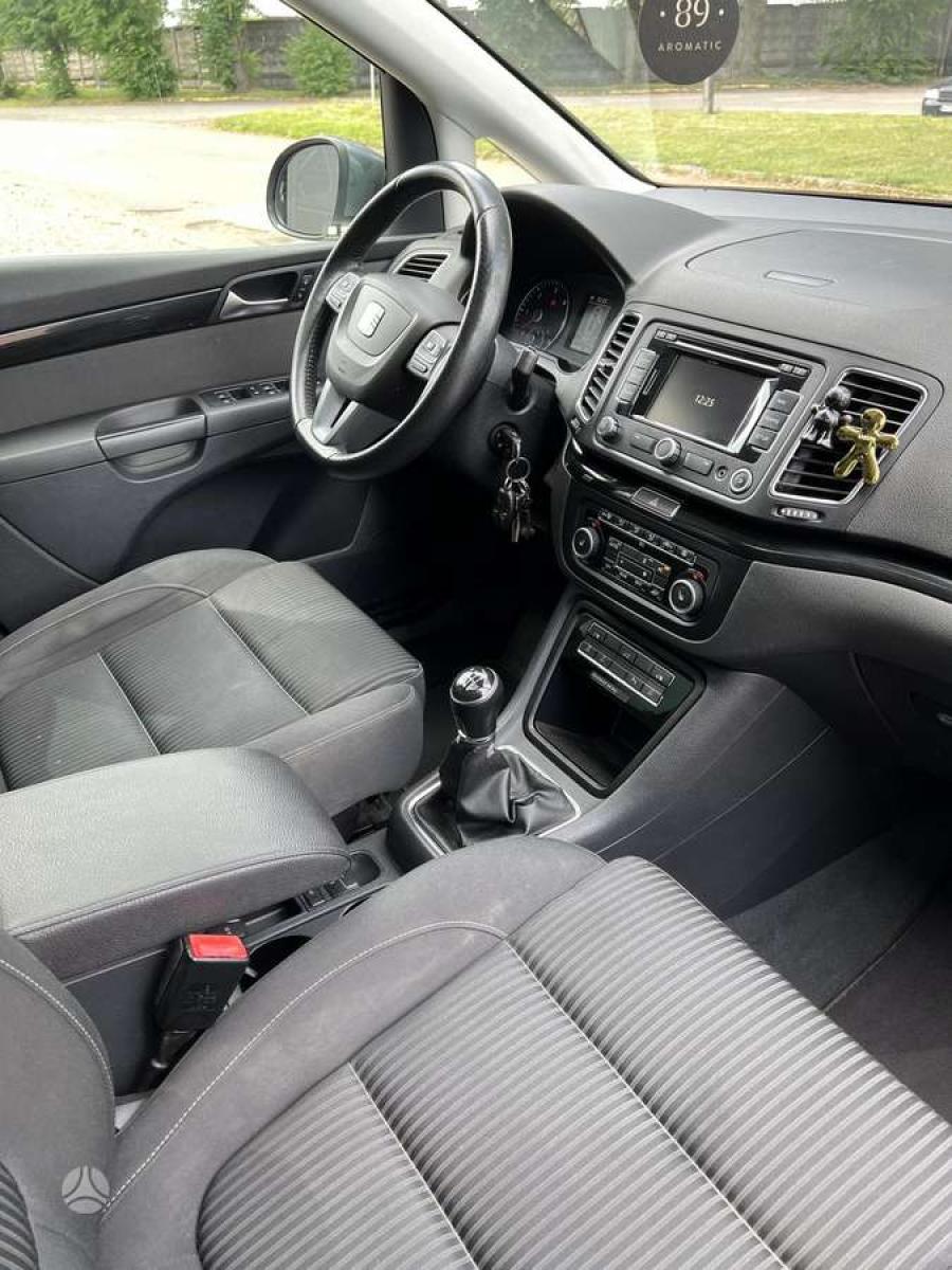 Grey SEAT Alhambra 2012 in Kaunas, with an engine capacity of 1.97 L and mileage of 318 thousand km for 7200 €, photo 14 on AUTOMOTO.COM.LV