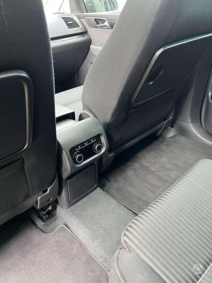 Grey SEAT Alhambra 2012 in Kaunas, with an engine capacity of 1.97 L and mileage of 318 thousand km for 7200 €, photo 23 on AUTOMOTO.COM.LV