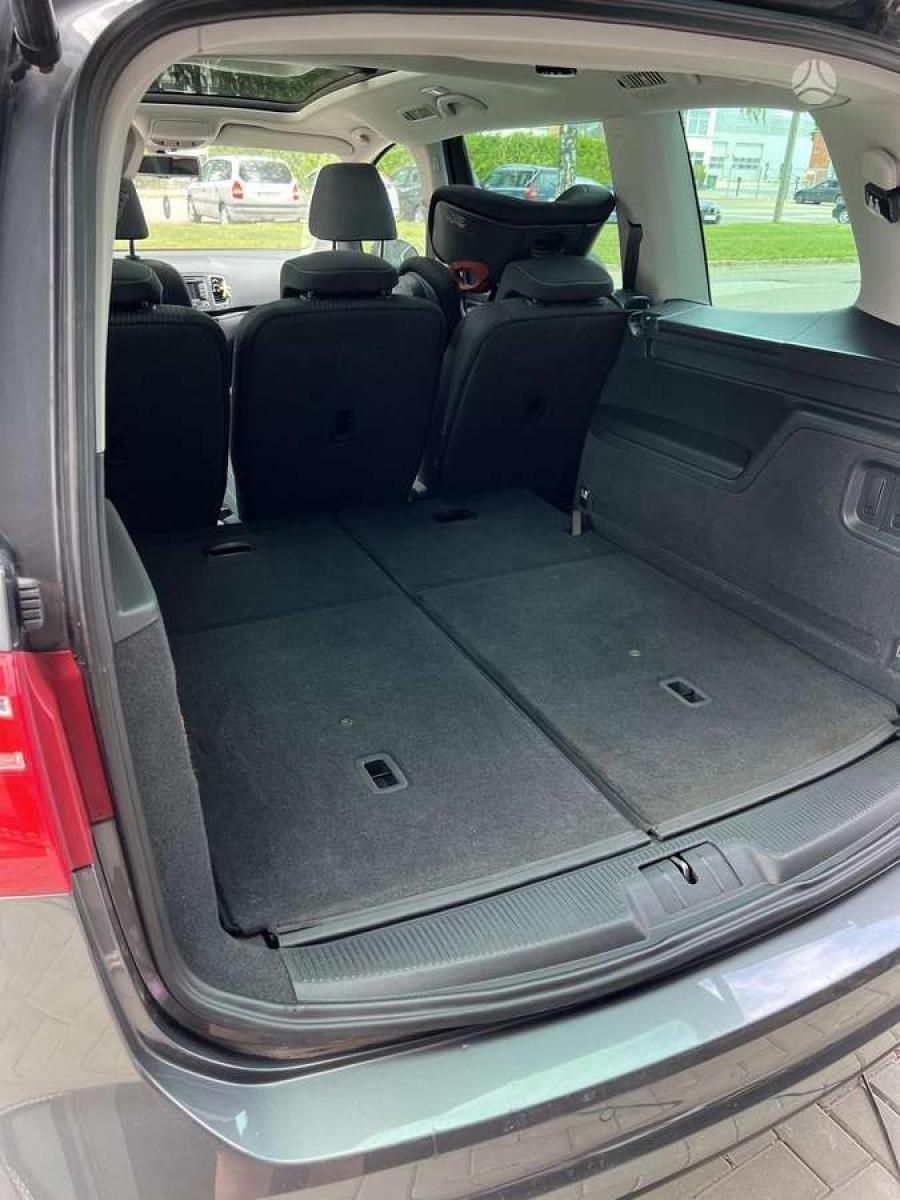 Grey SEAT Alhambra 2012 in Kaunas, with an engine capacity of 1.97 L and mileage of 318 thousand km for 7200 €, photo 28 on AUTOMOTO.COM.LV