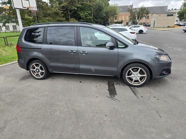 Grey SEAT Alhambra 2013 in Mazeikiai, with an engine capacity of 2.00 L and mileage of 341 thousand km for 6000 €, photo 1 on AUTOMOTO.COM.LV