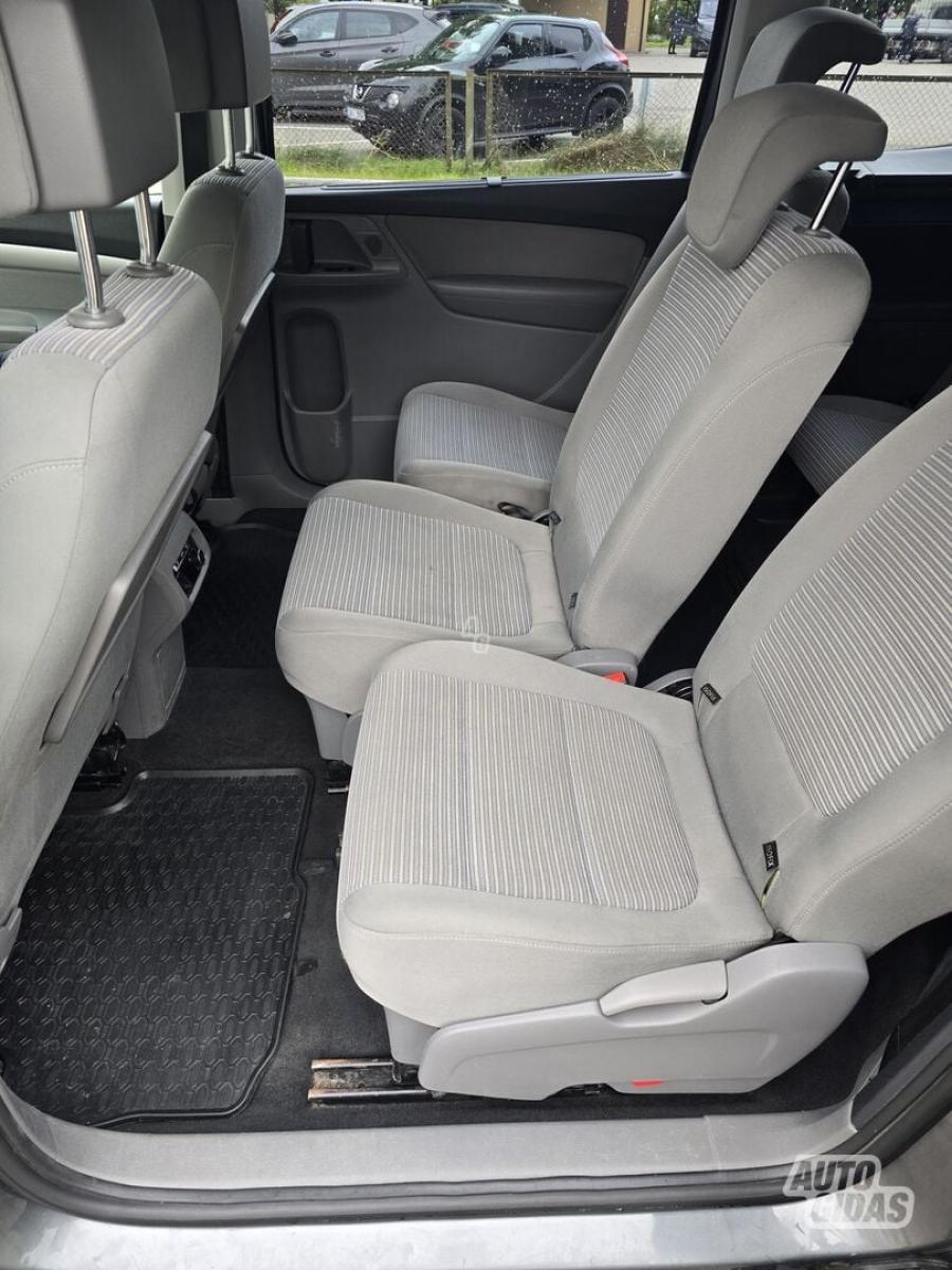 Grey SEAT Alhambra 2013 in Mazeikiai, with an engine capacity of 2.00 L and mileage of 341 thousand km for 6000 €, photo 10 on AUTOMOTO.COM.LV