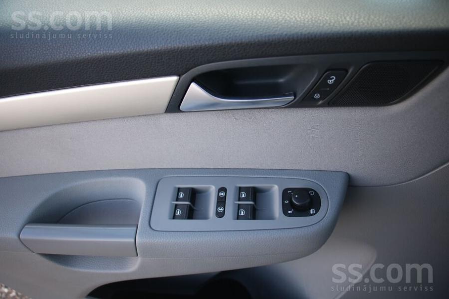Pelēks SEAT Alhambra 2013 Tukums, ar dzinēja tilpumu 2.00 L un nobraukumu 249 tūkst. km par 8338 €, foto 25 vietnē AUTOMOTO.COM.LV