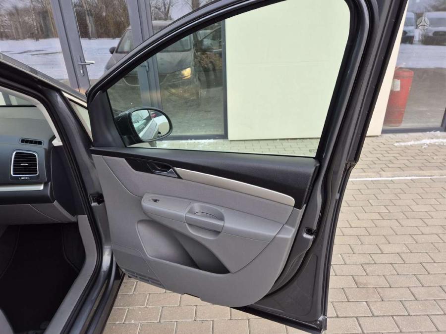 Grey SEAT Alhambra 2014 in Marijampole, with an engine capacity of 1.97 L and mileage of 230 thousand km for 8000 €, photo 23 on AUTOMOTO.COM.LV