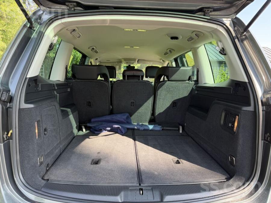 Grey SEAT Alhambra 2016 in Riga, with an engine capacity of 2.00 L and mileage of 250 thousand km for 18000 €, photo 5 on AUTOMOTO.COM.LV